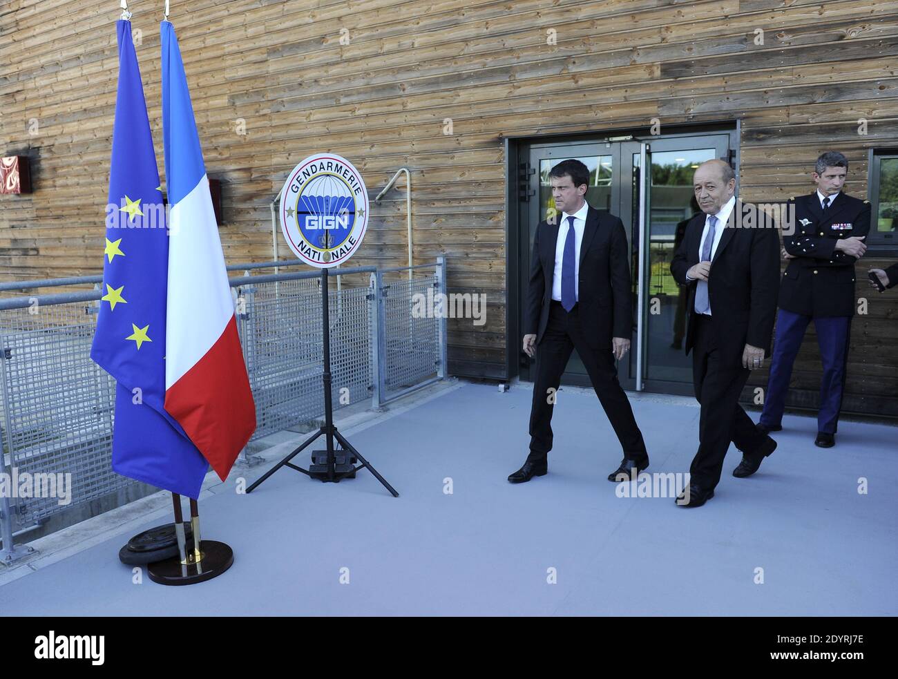 Interior Minister Manuel Valls and Defence Minister Jean-Yves Le Drian ...