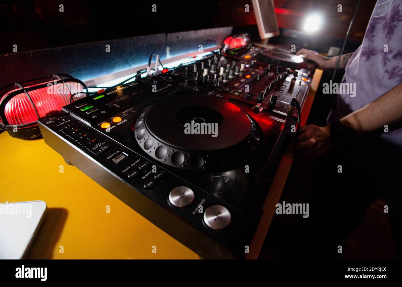 Dj starting hi-res stock photography and images - Alamy