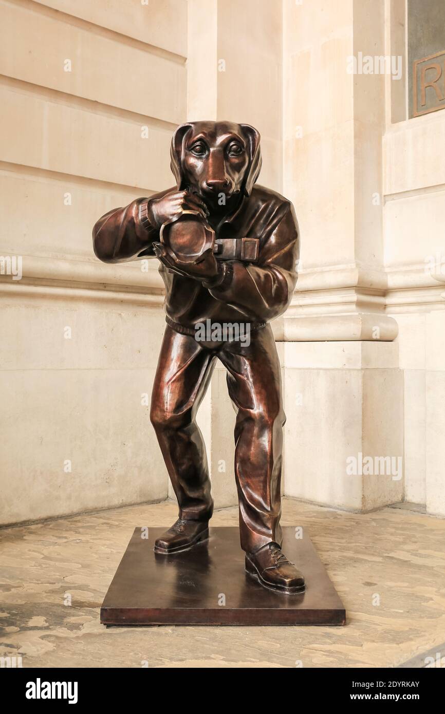 London, UK. 24 Dec 2020. 'The Paparazzi Dogs' bronze sculptures by ...