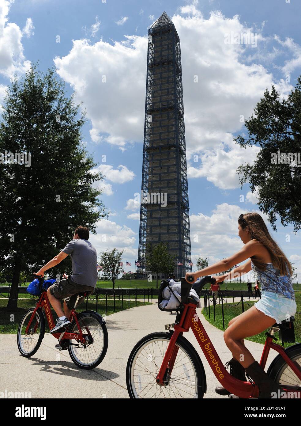 The Washington Monument is seen illuminated August 6, 2013 in ...