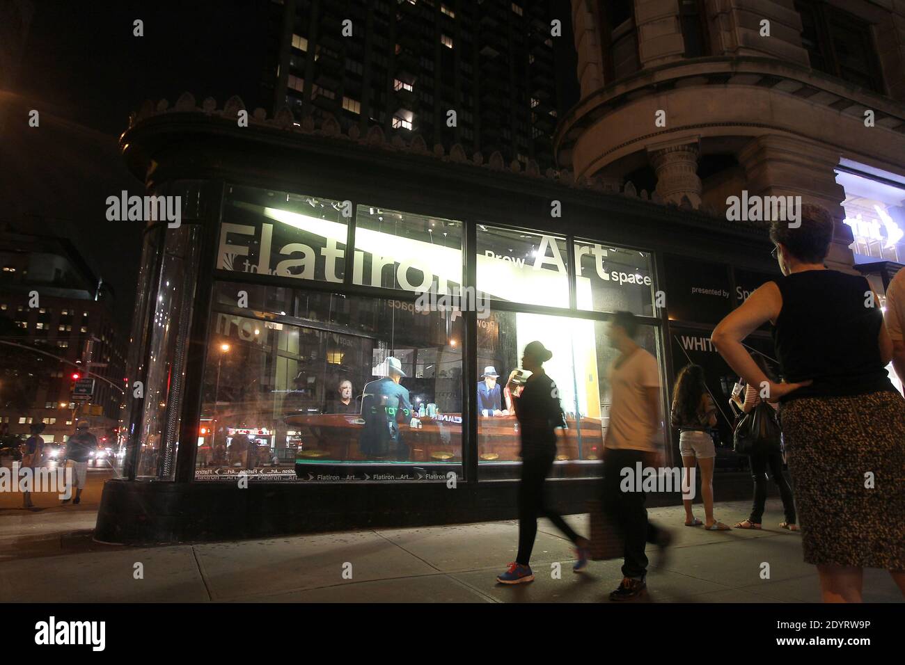 Edward nighthawks painting piece art hi-res stock photography and ...