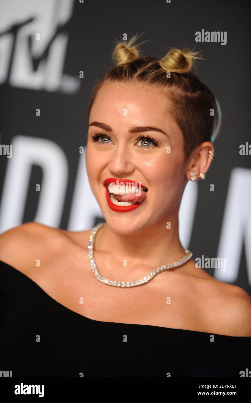 Miley cyrus 2013 vma hi-res stock photography and images - Alamy