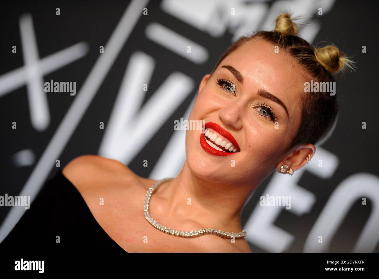 Miley Cyrus arriving for the 2013 MTV Video Music Awards held at the ...