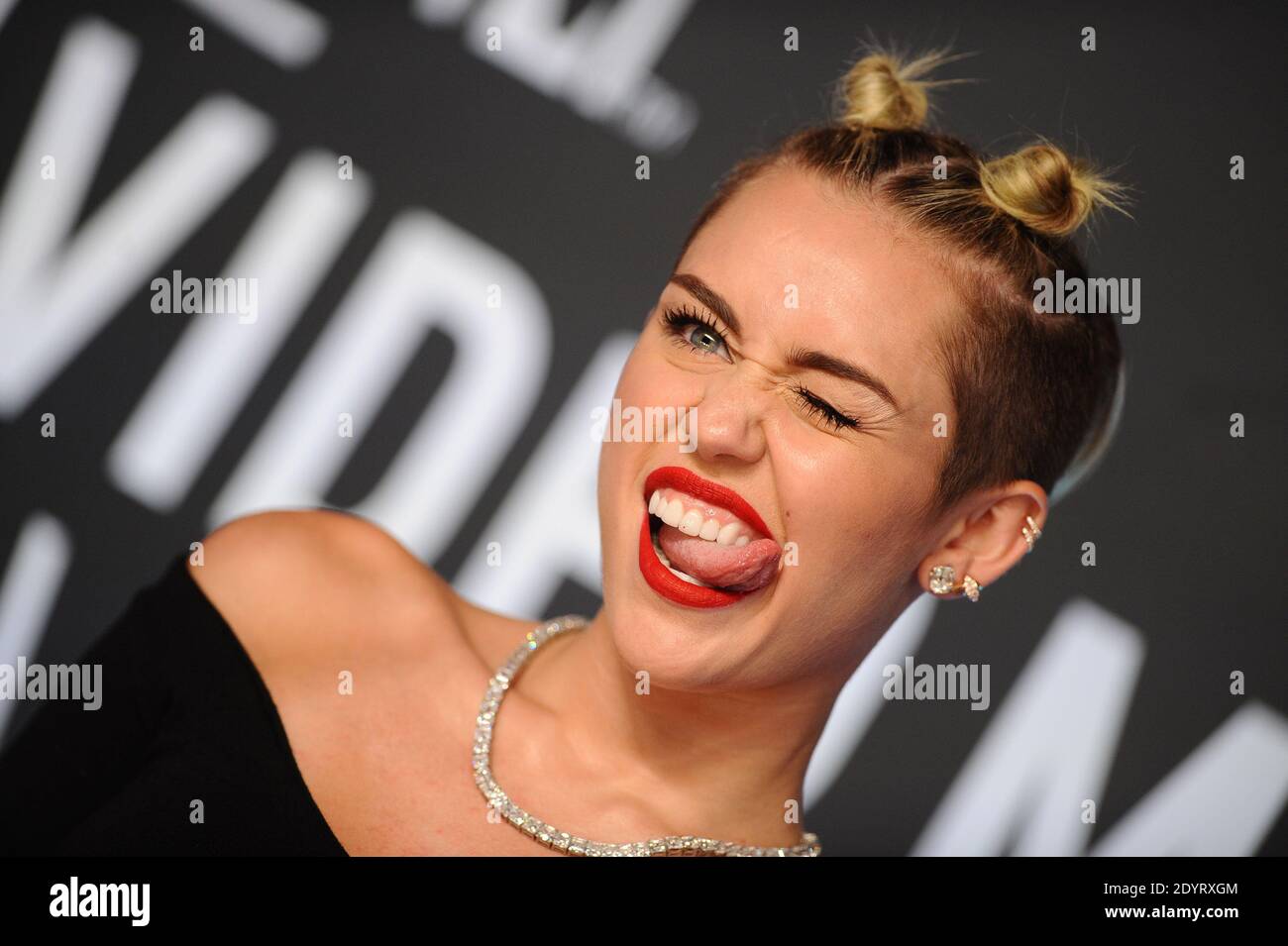 Miley cyrus 2013 vma hi-res stock photography and images - Alamy