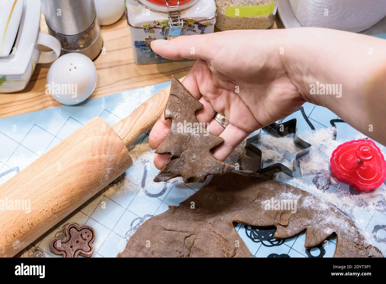 Baking shapes hi-res stock photography and images - Alamy