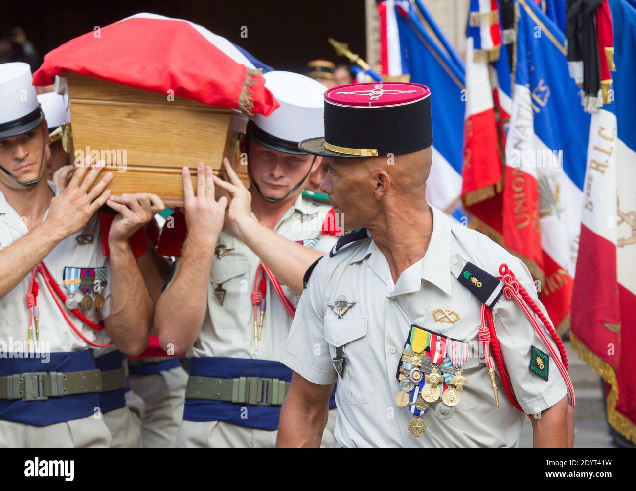 French Legion soldiers carry the coffin of French veteran Helie Denoix ...