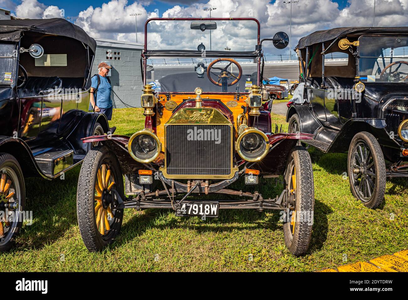 Vintage cars ford model t assembly line hi-res stock photography and ...