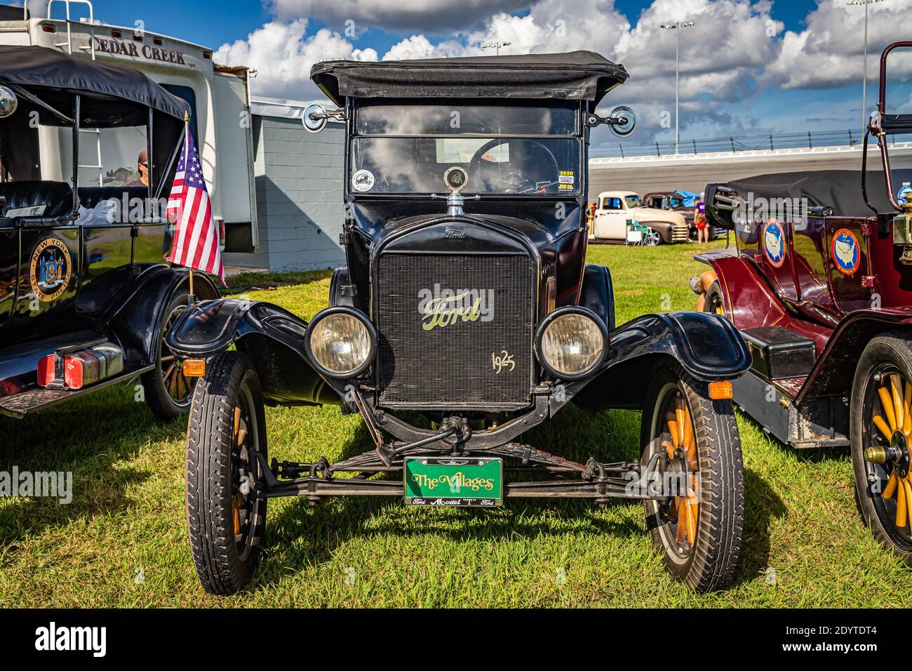 Vintage cars ford model t assembly line hi-res stock photography and ...