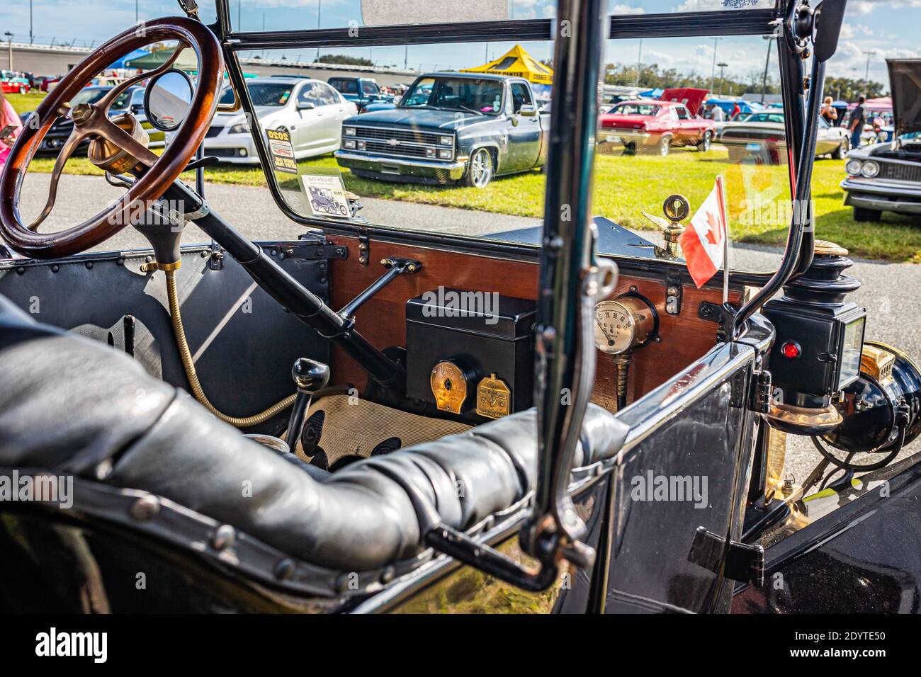 Vintage cars ford model t assembly line hi-res stock photography and ...