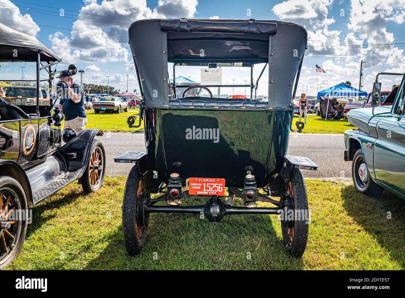 Vintage cars ford model t assembly line hi-res stock photography and ...