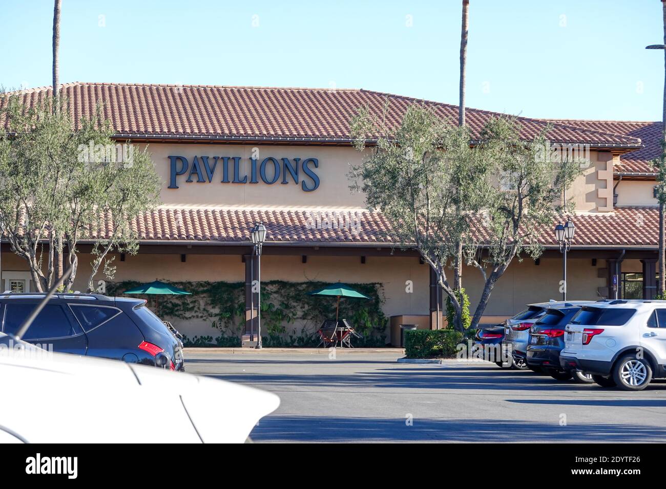 Pavilions grocery storefront Exterior sign and logo in Irvine ...