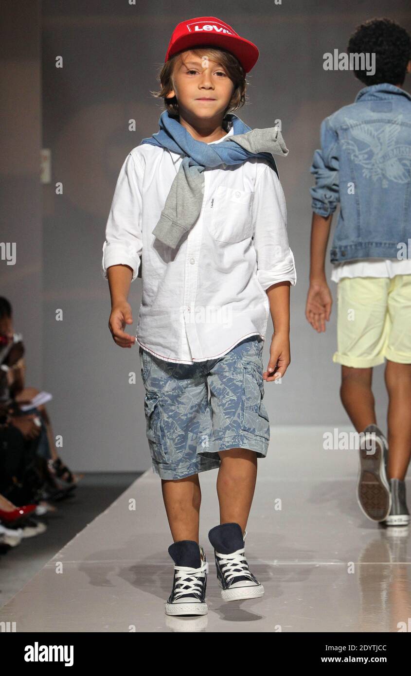 Kids rock fashion show model hi-res stock photography and images - Alamy
