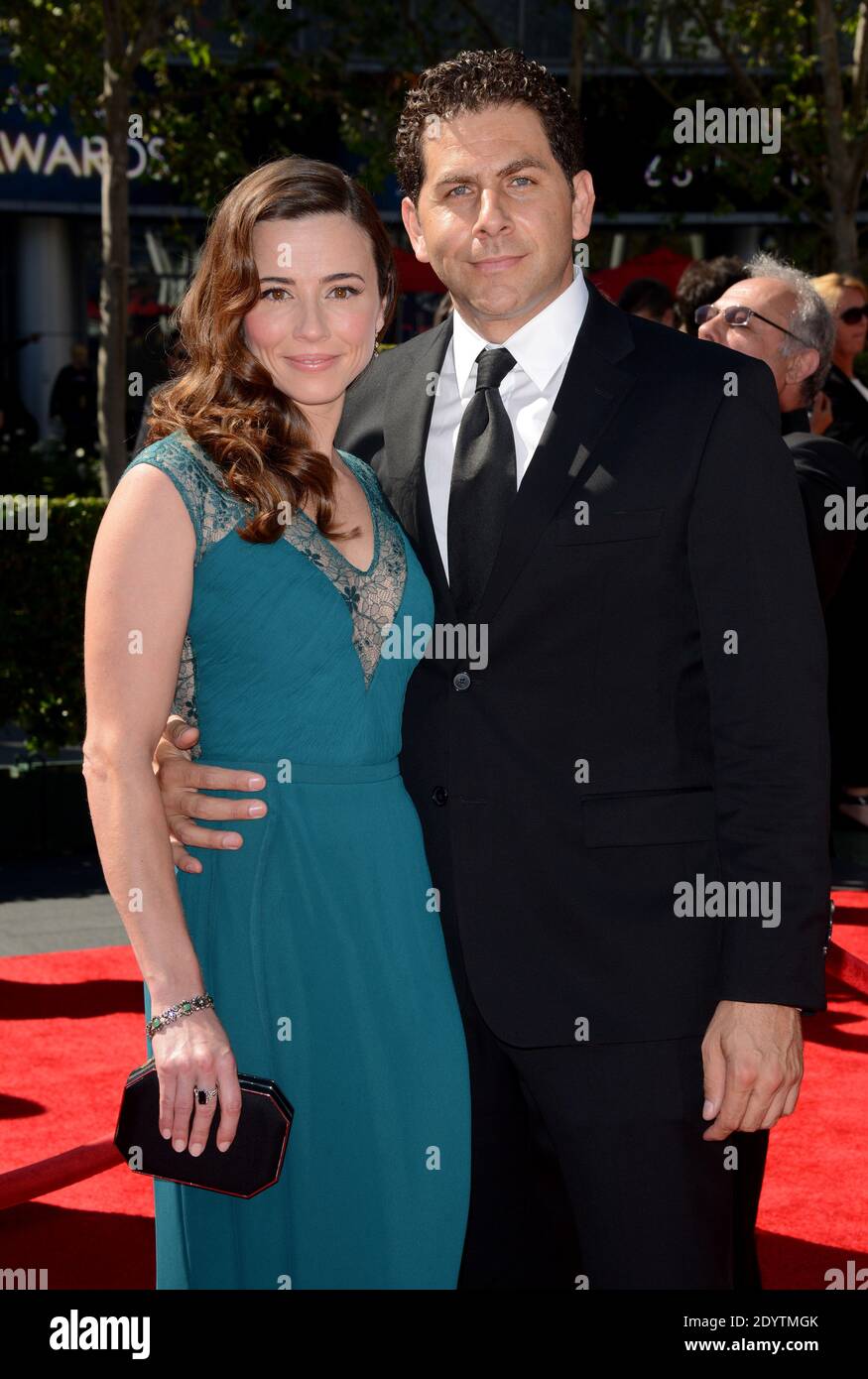 Linda cardellini and steve rodriguez hi-res stock photography and ...