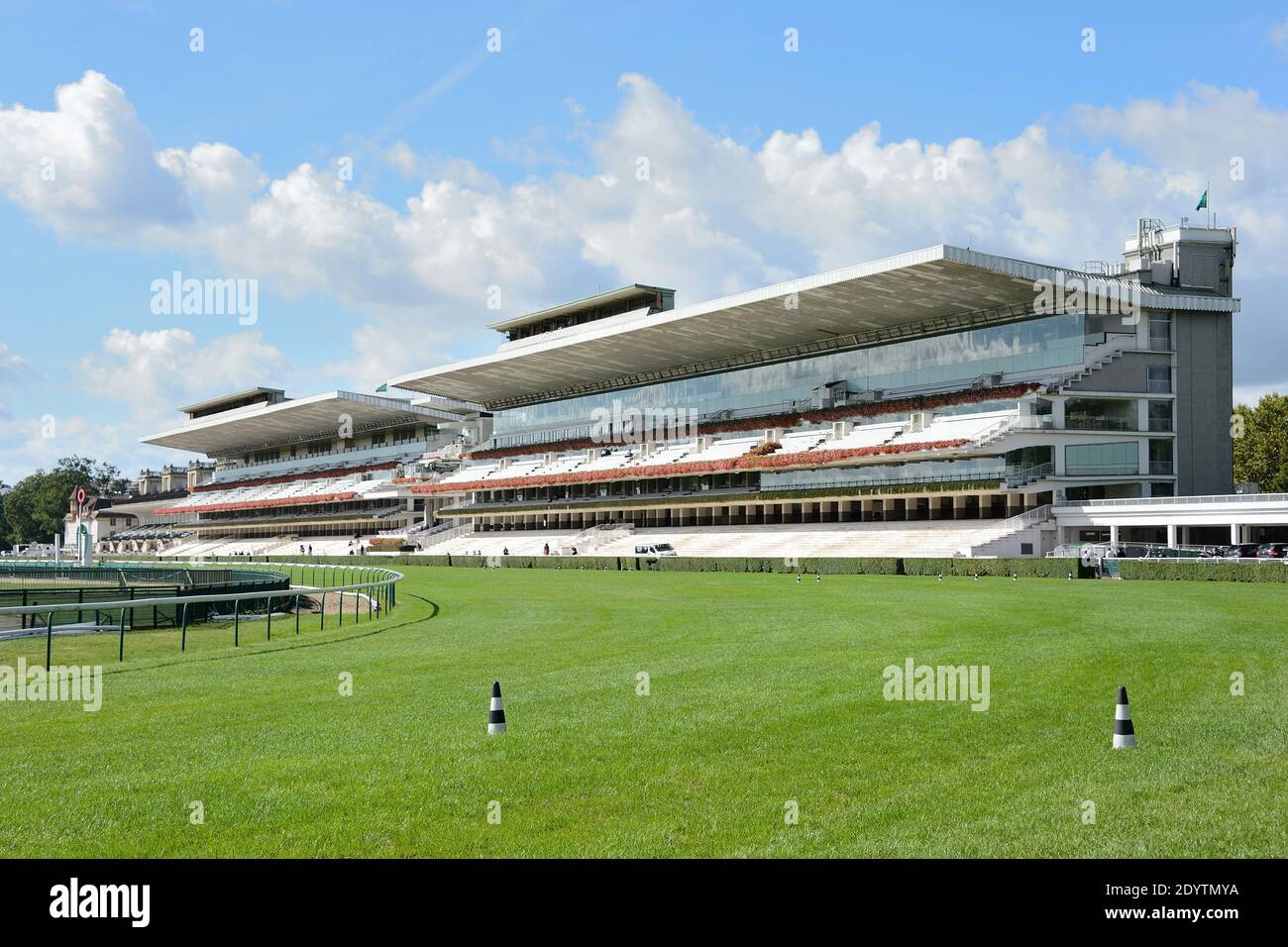 Longchamp racecourse hi-res stock photography and images - Alamy