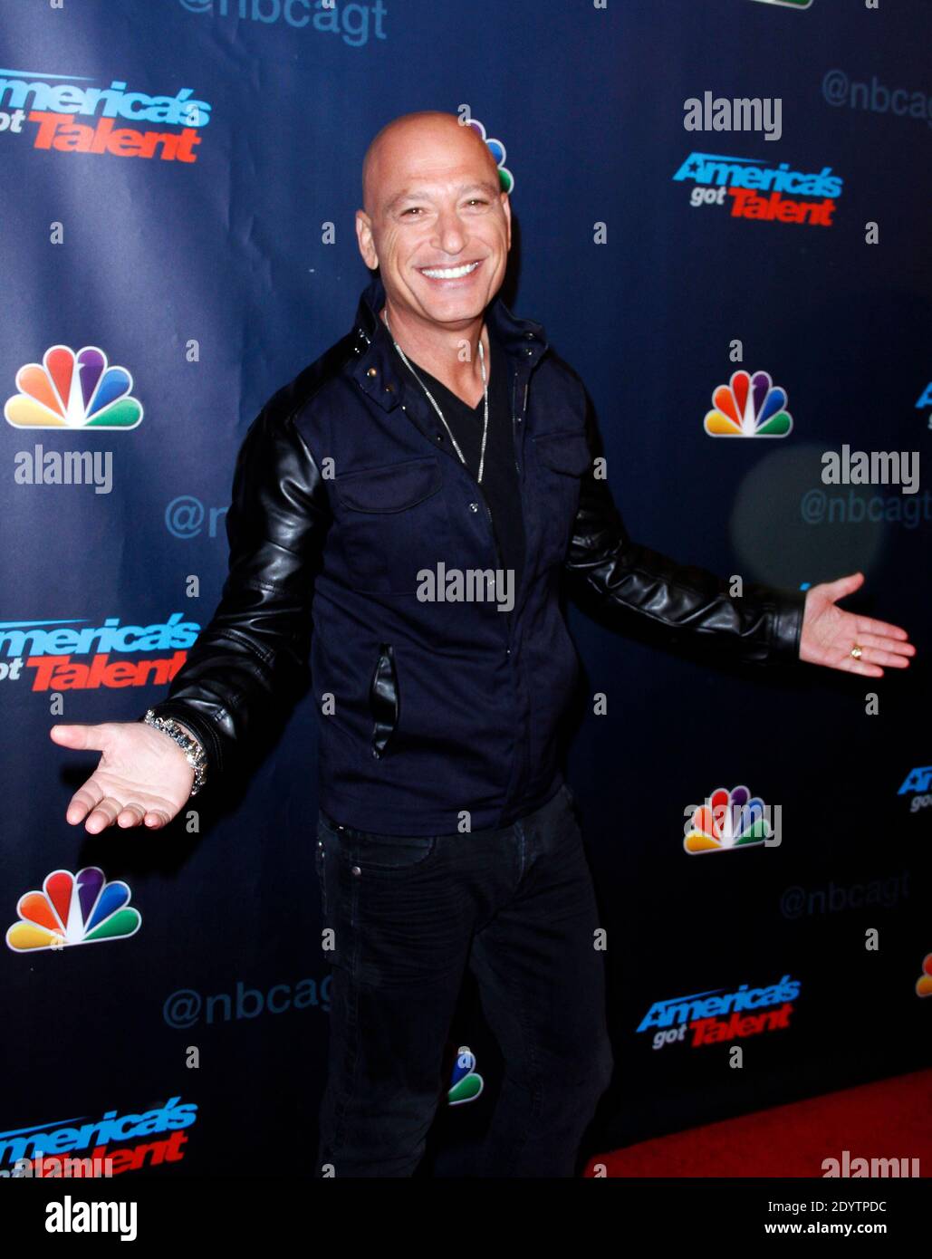 Howie Mandel poses at the America's Got Talent Pre-show at Radio City ...