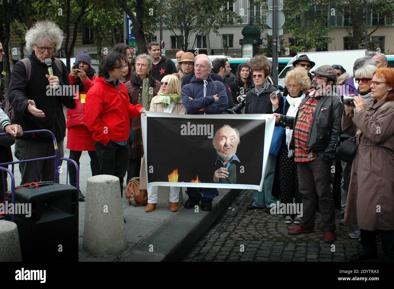 Atmosphere at French genetist and humanist Albert Jacquard's funeral ...