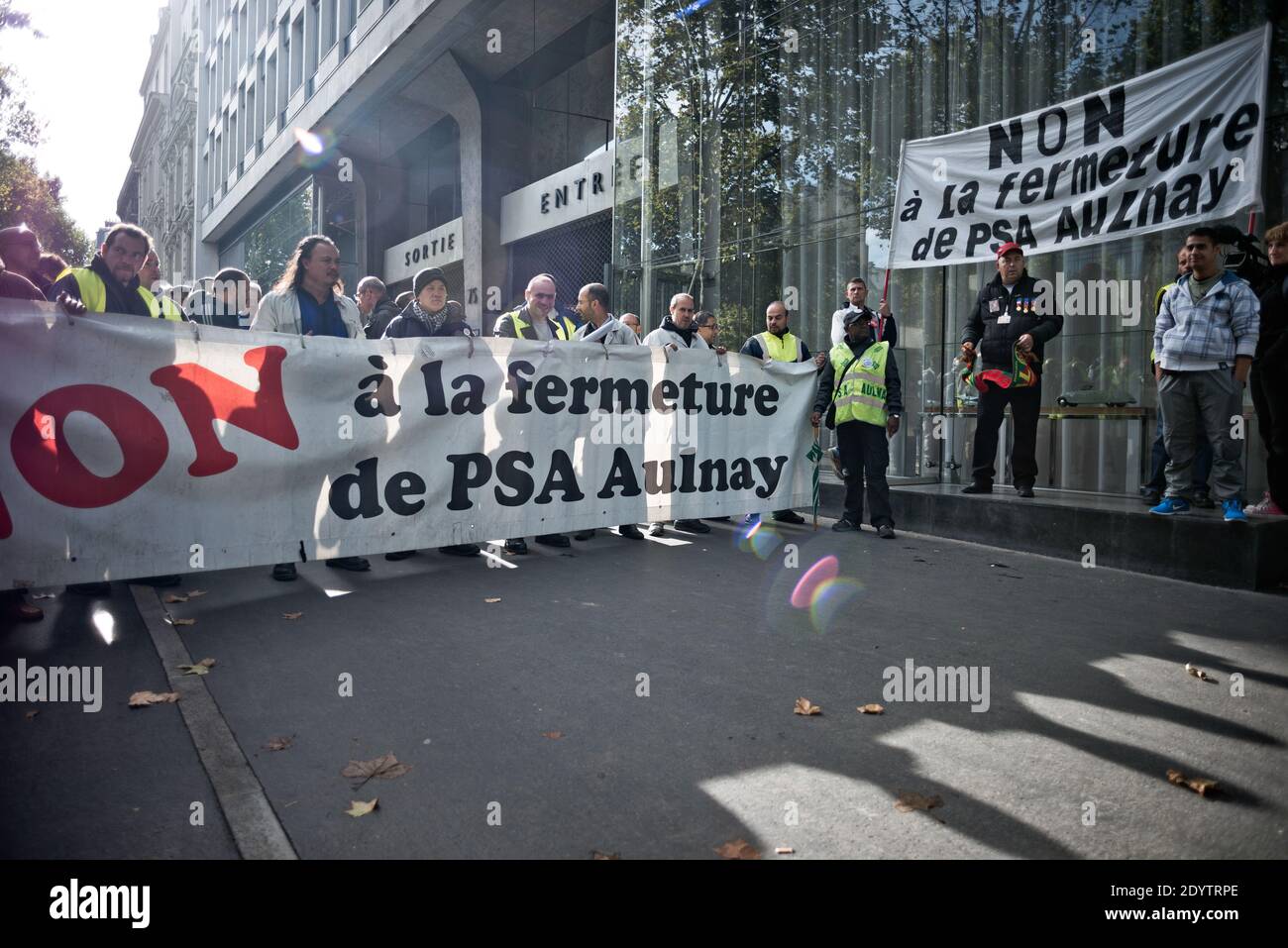People demonstrate outside French auto giant PSA Peugeot Citroen ...