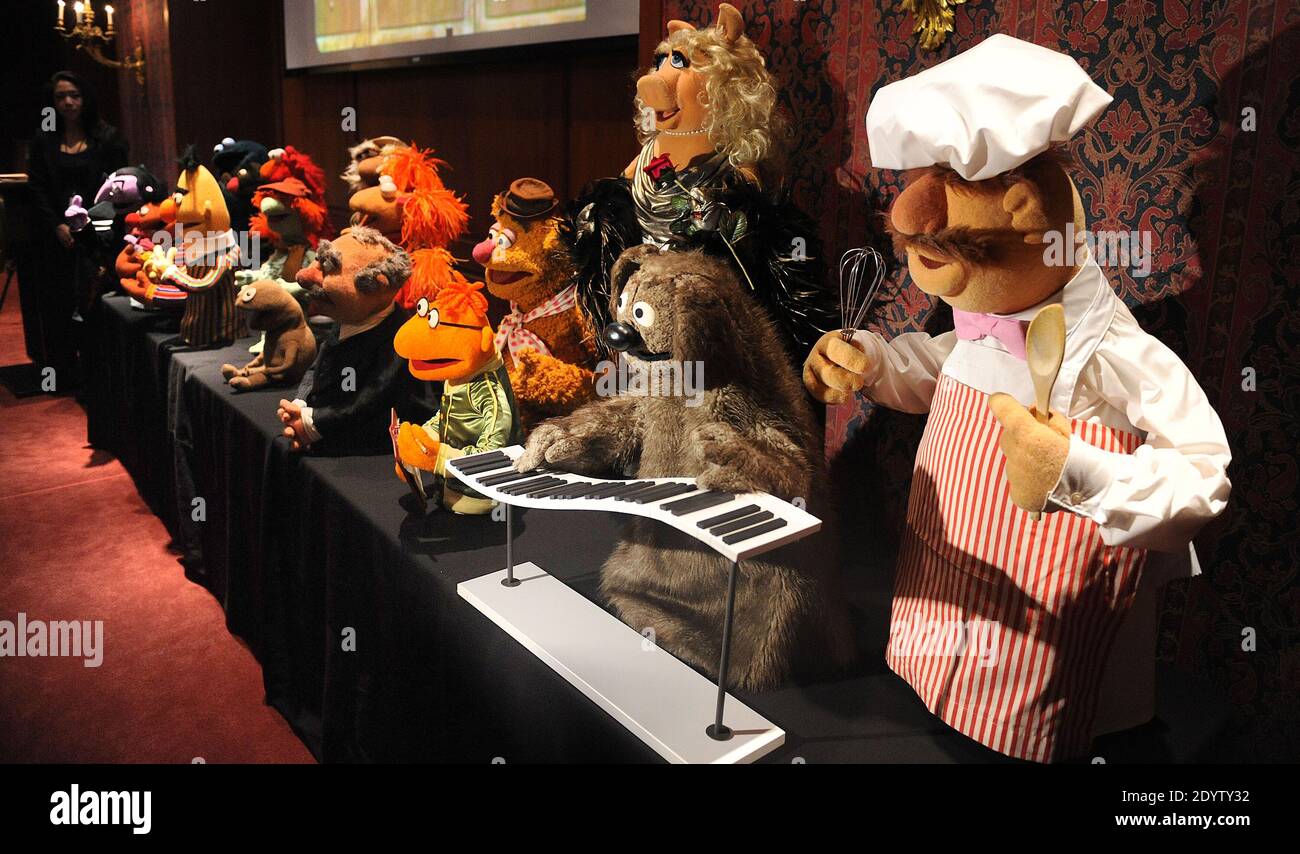 Swedish chef muppet show hi-res stock photography and images - Alamy