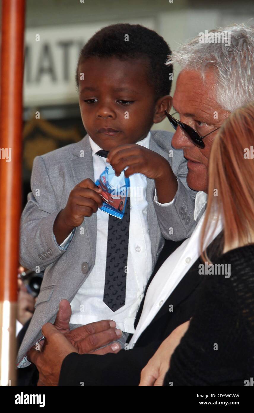 Sandra bullock son hi-res stock photography and images - Alamy