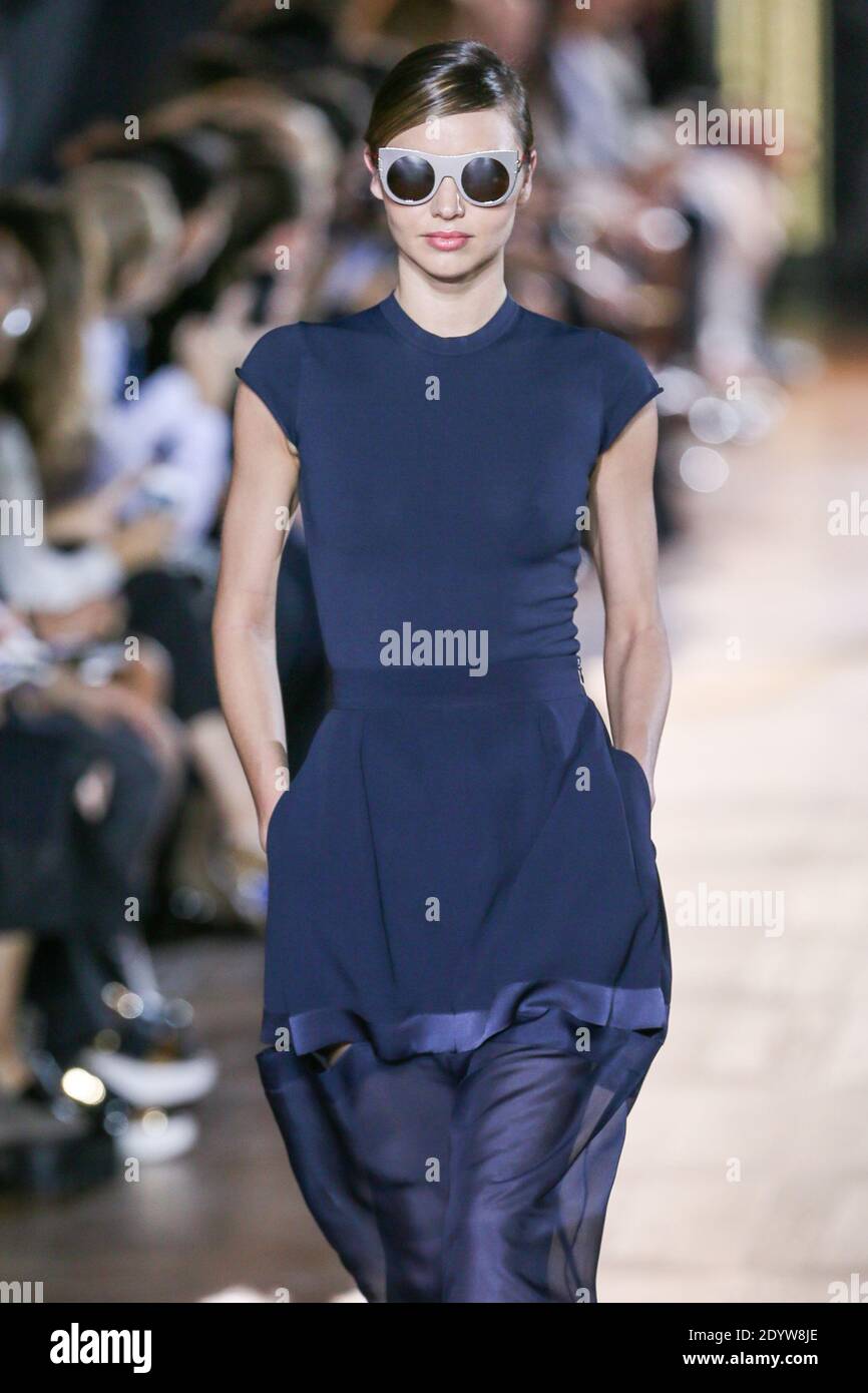 Miranda kerr model catwalk hi-res stock photography and images - Alamy