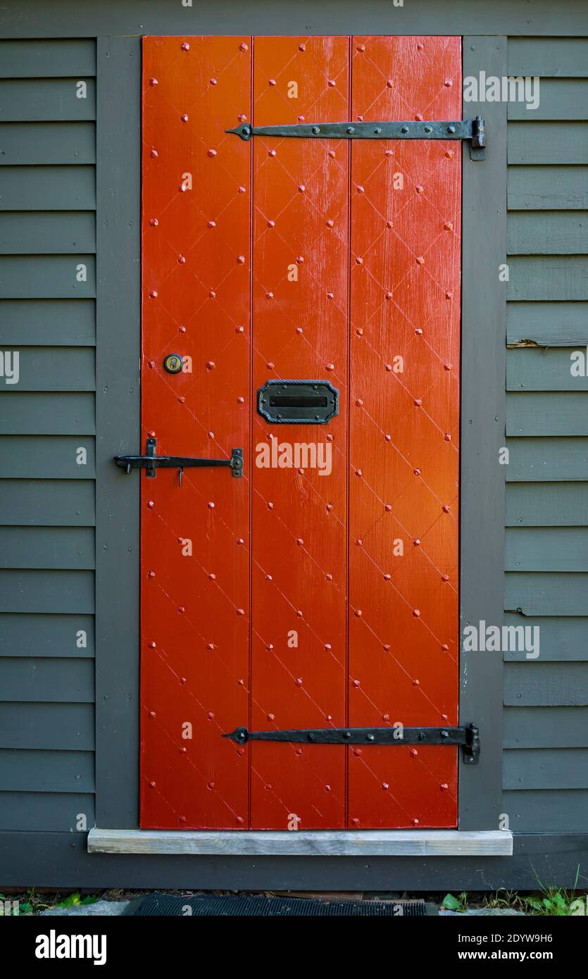 Ancient wooden door hinges hi-res stock photography and images - Alamy