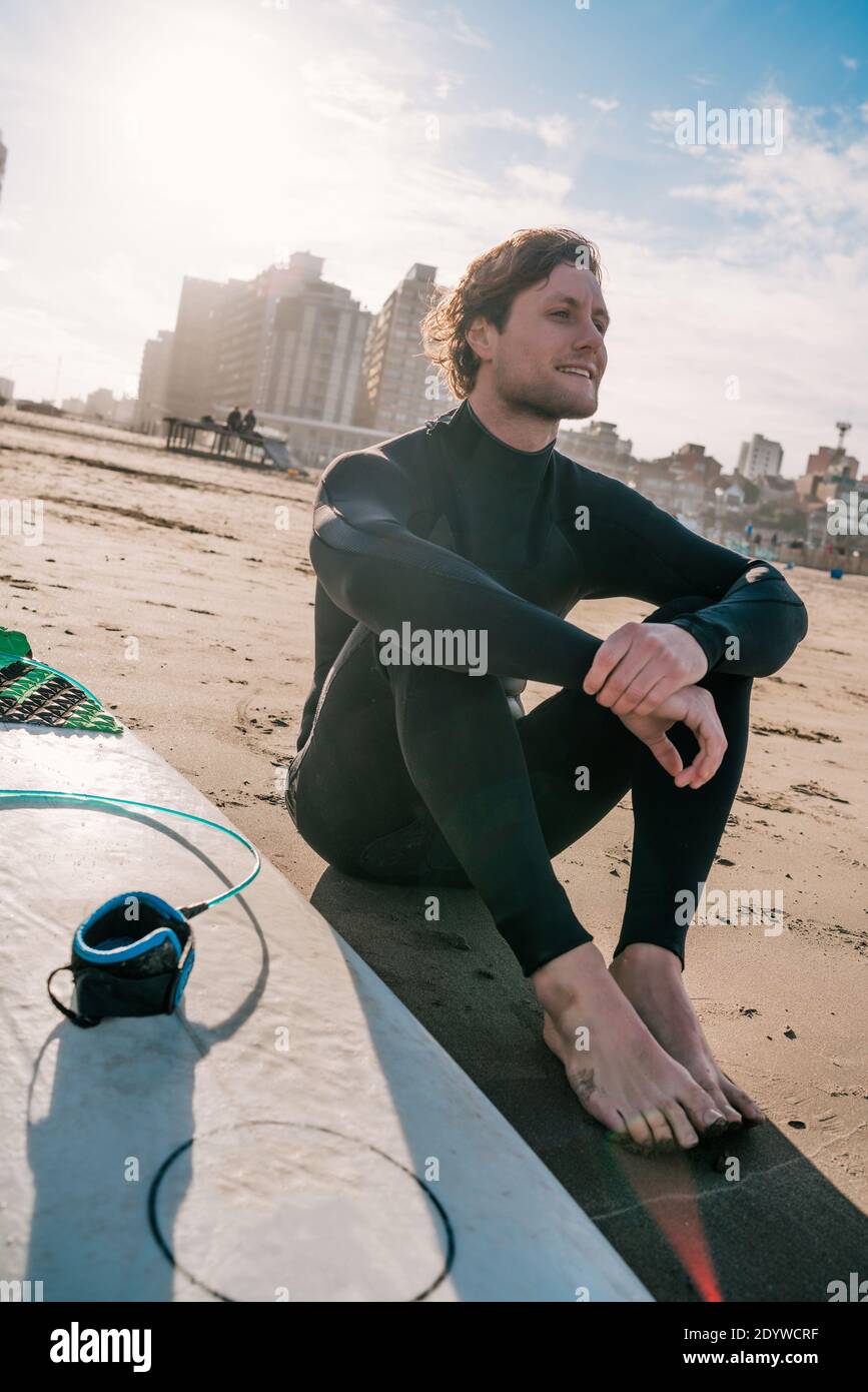 Sitting next to surf board hi-res stock photography and images - Alamy