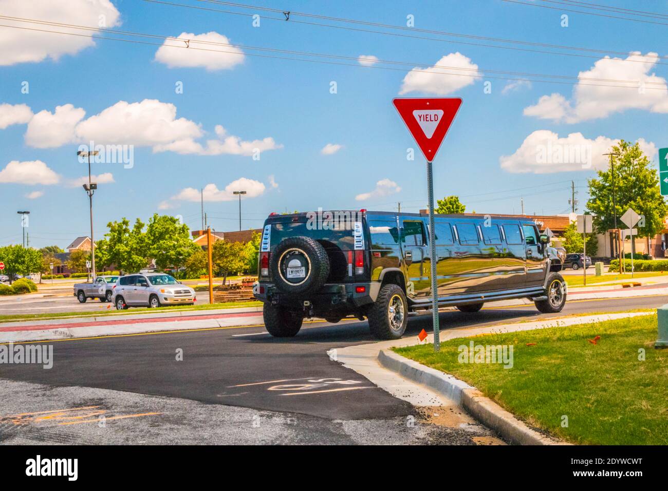 Gwinnett, County USA - 05 31 20: HUM V Limo and blue skies Stock Photo ...