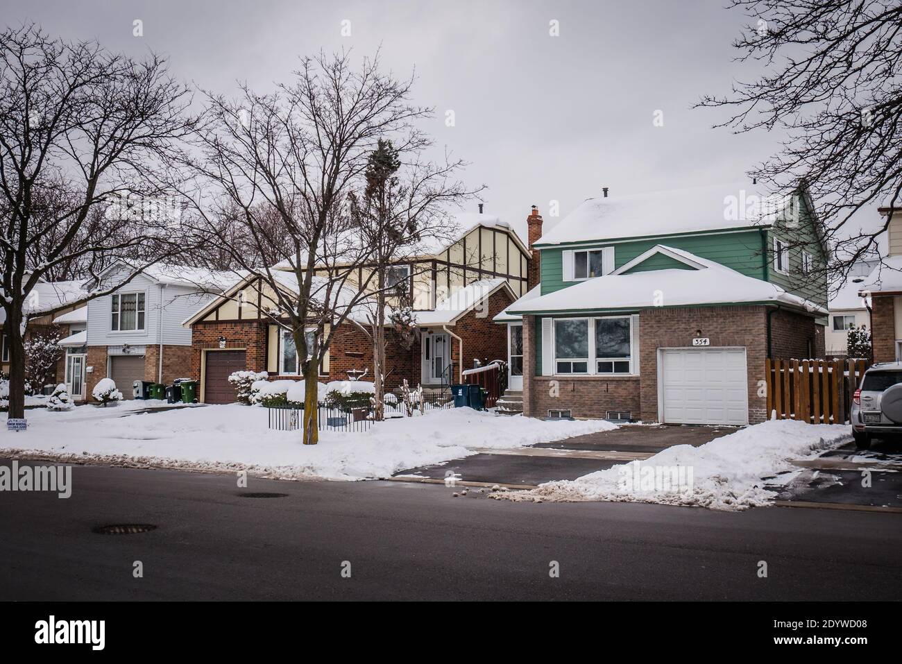 suburban homes in canada winter Stock Photo - Alamy