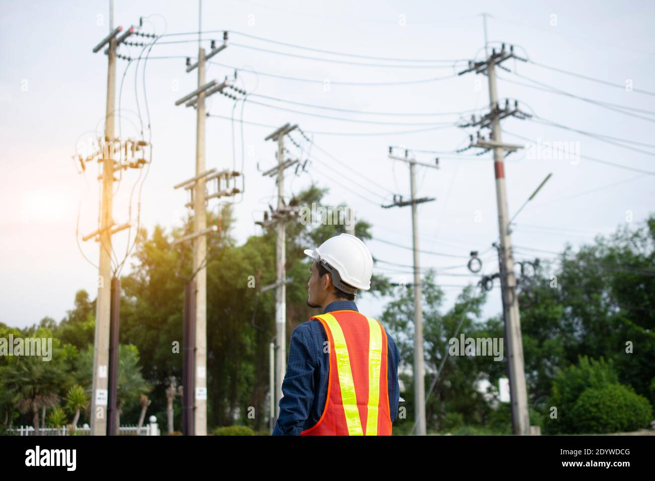 Engineering inspects the wires on the electrical pole Stock Photo - Alamy