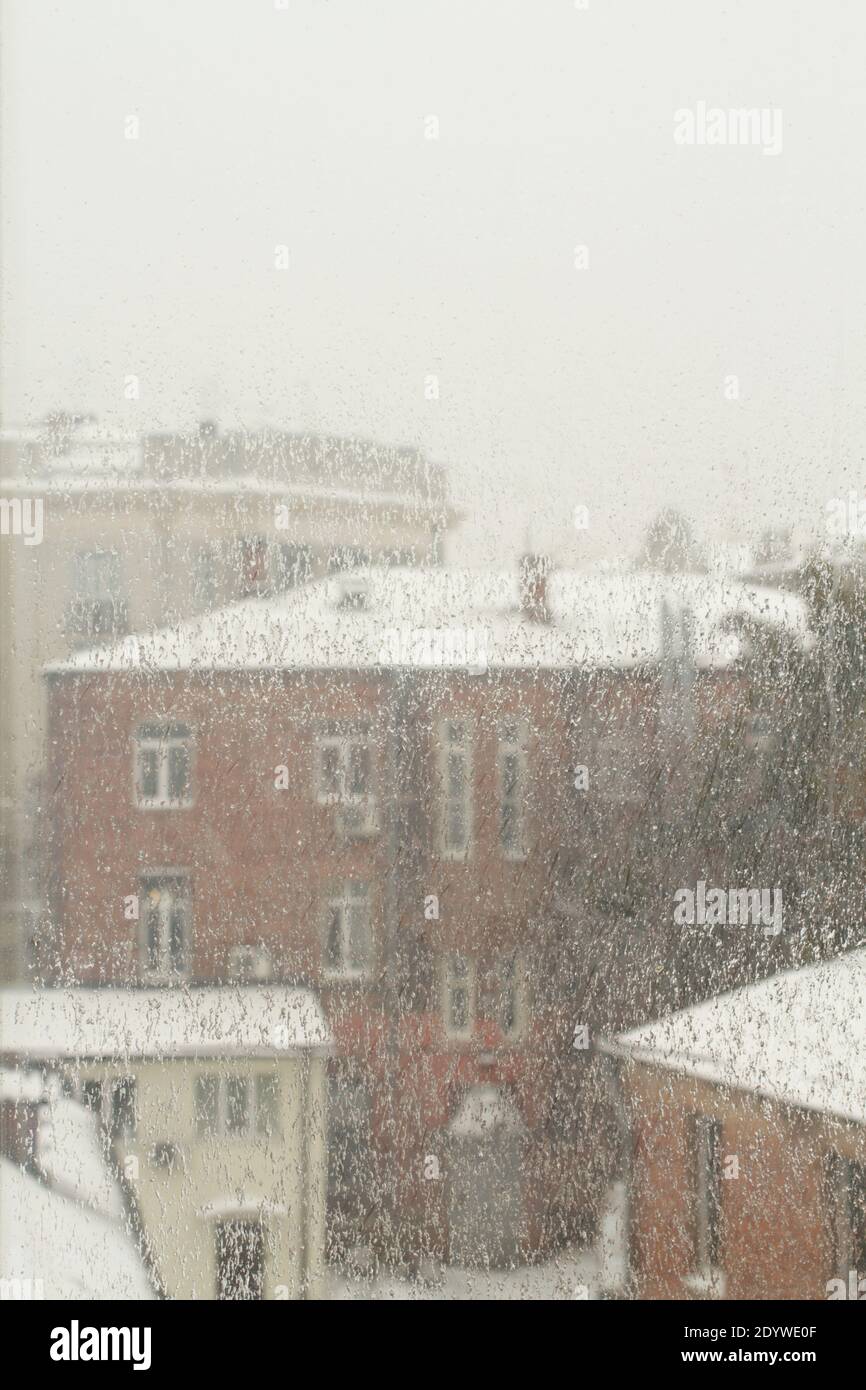 Frozen window street view hi-res stock photography and images - Alamy