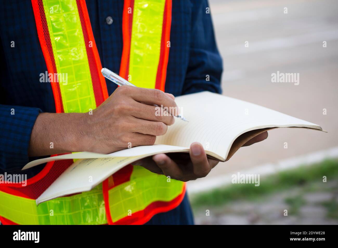 Safety checklist pen hand hi-res stock photography and images - Alamy