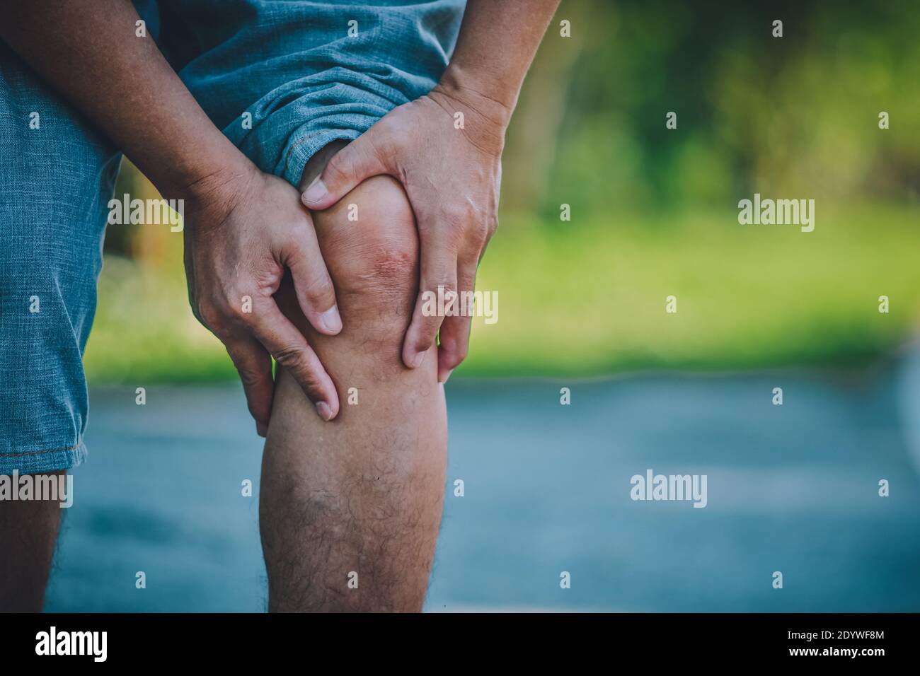 Old man knee hi-res stock photography and images - Alamy
