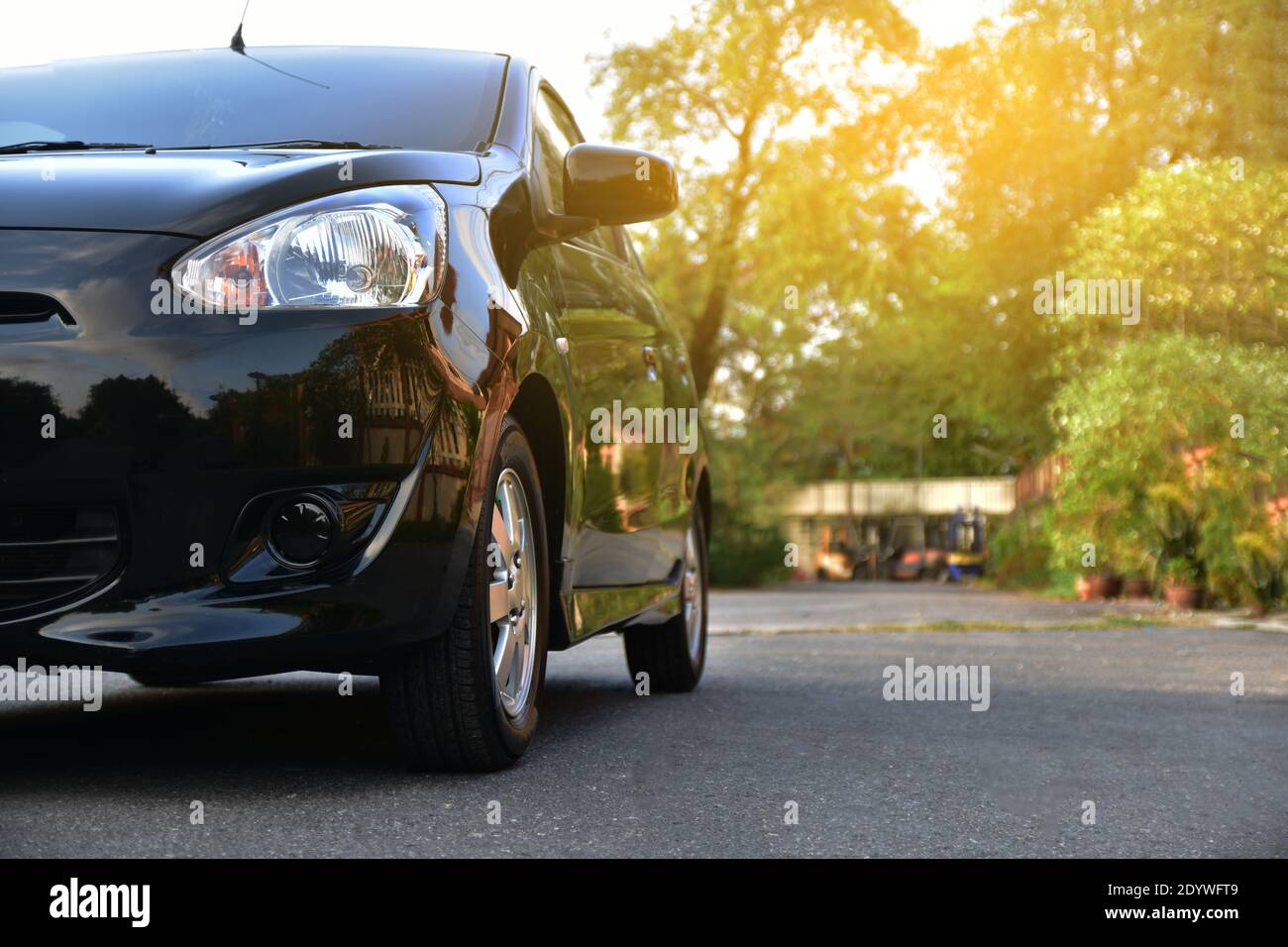 Parking on curve hi-res stock photography and images - Alamy