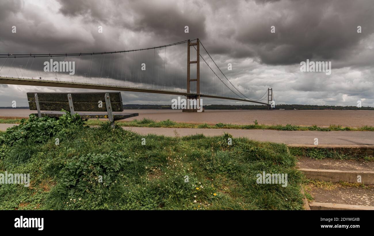 Monument bridge hull hi-res stock photography and images - Alamy