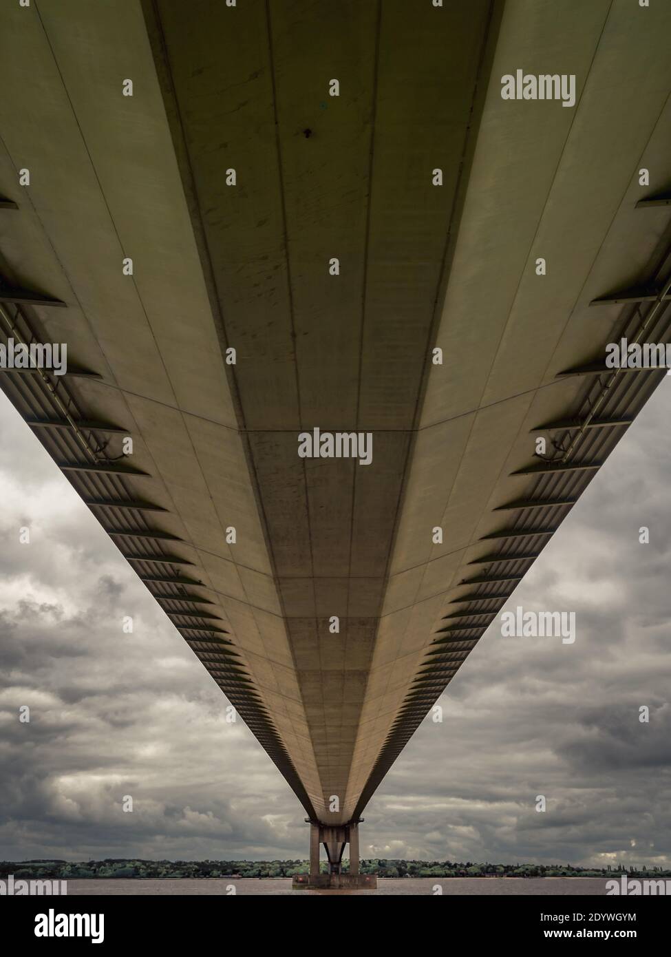 Monument bridge hull hi-res stock photography and images - Alamy