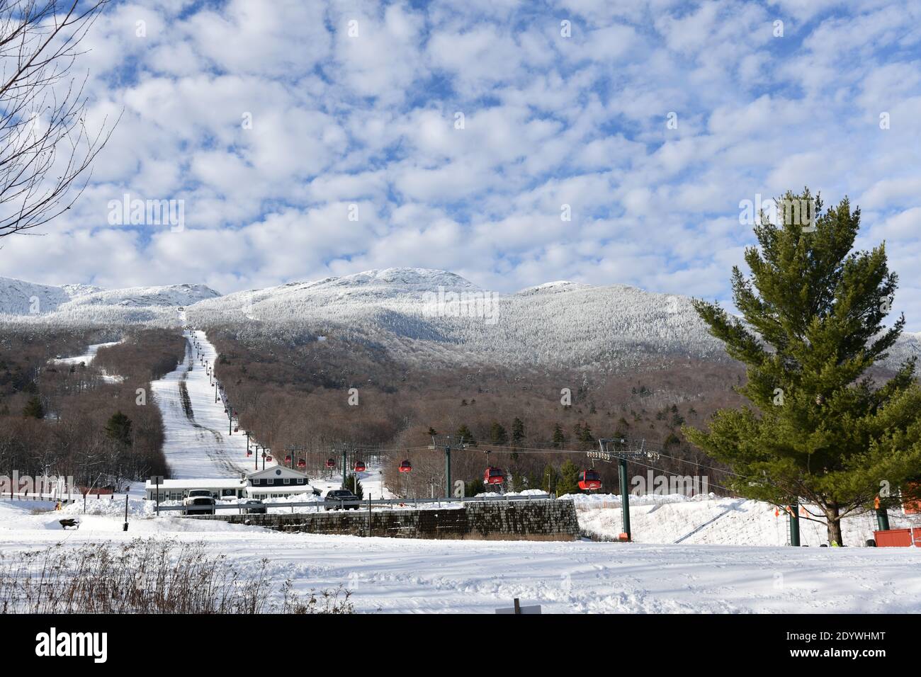 Gondola lift at Stowe Ski Resort in Vermont, view to the Mansfield ...