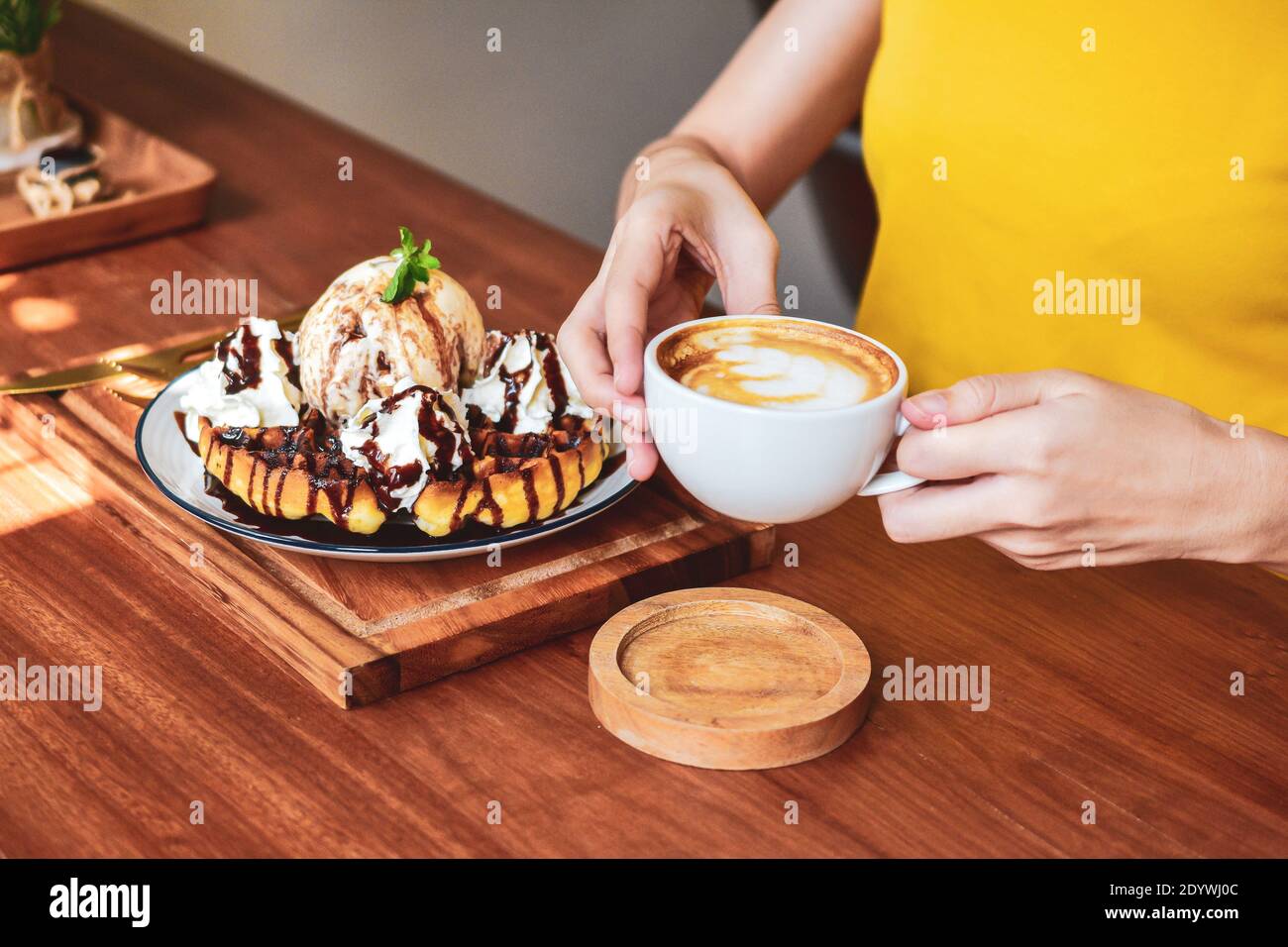 People Drinking Coffee Latte Stock Photo - Alamy