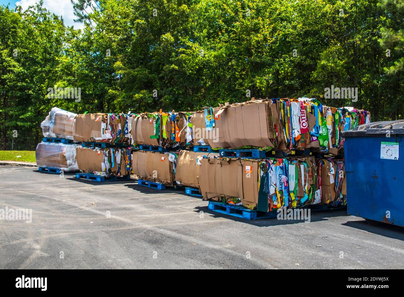 Gwinnett, County USA - 05 31 20: Walmart stacks of bales behind a store ...
