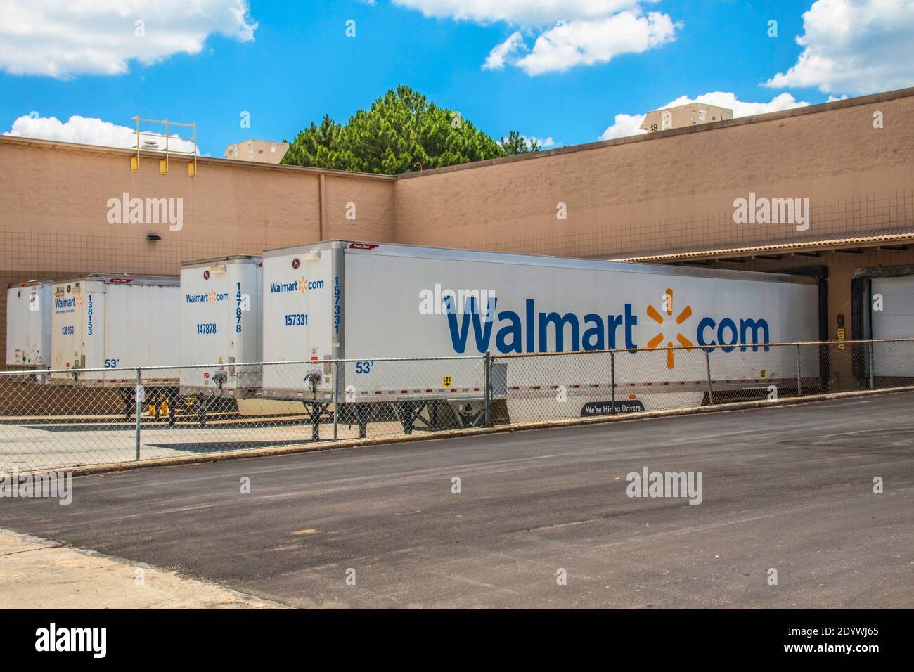 Walmart loading dock hi-res stock photography and images - Alamy