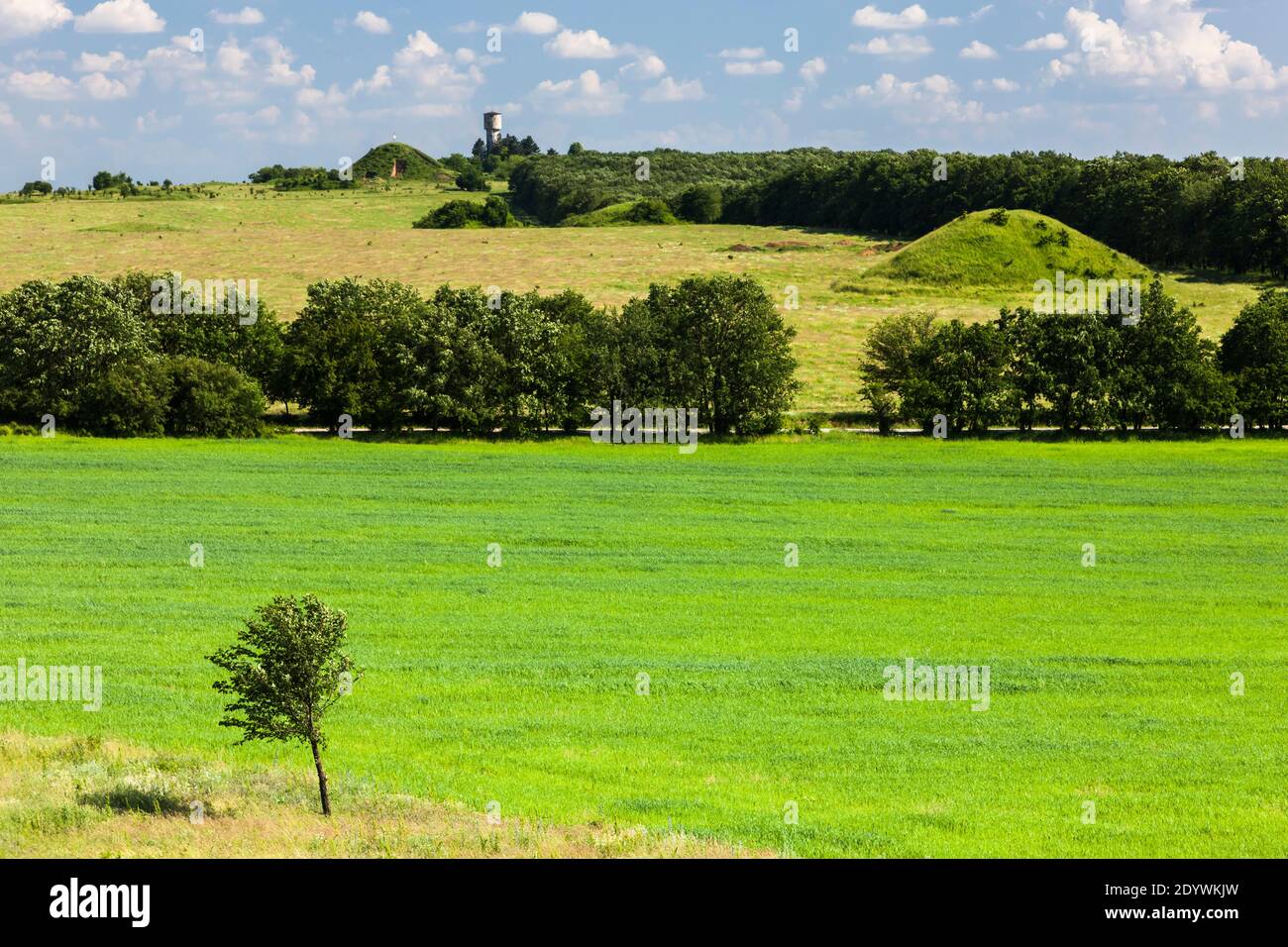 Tumuluses hi-res stock photography and images - Alamy