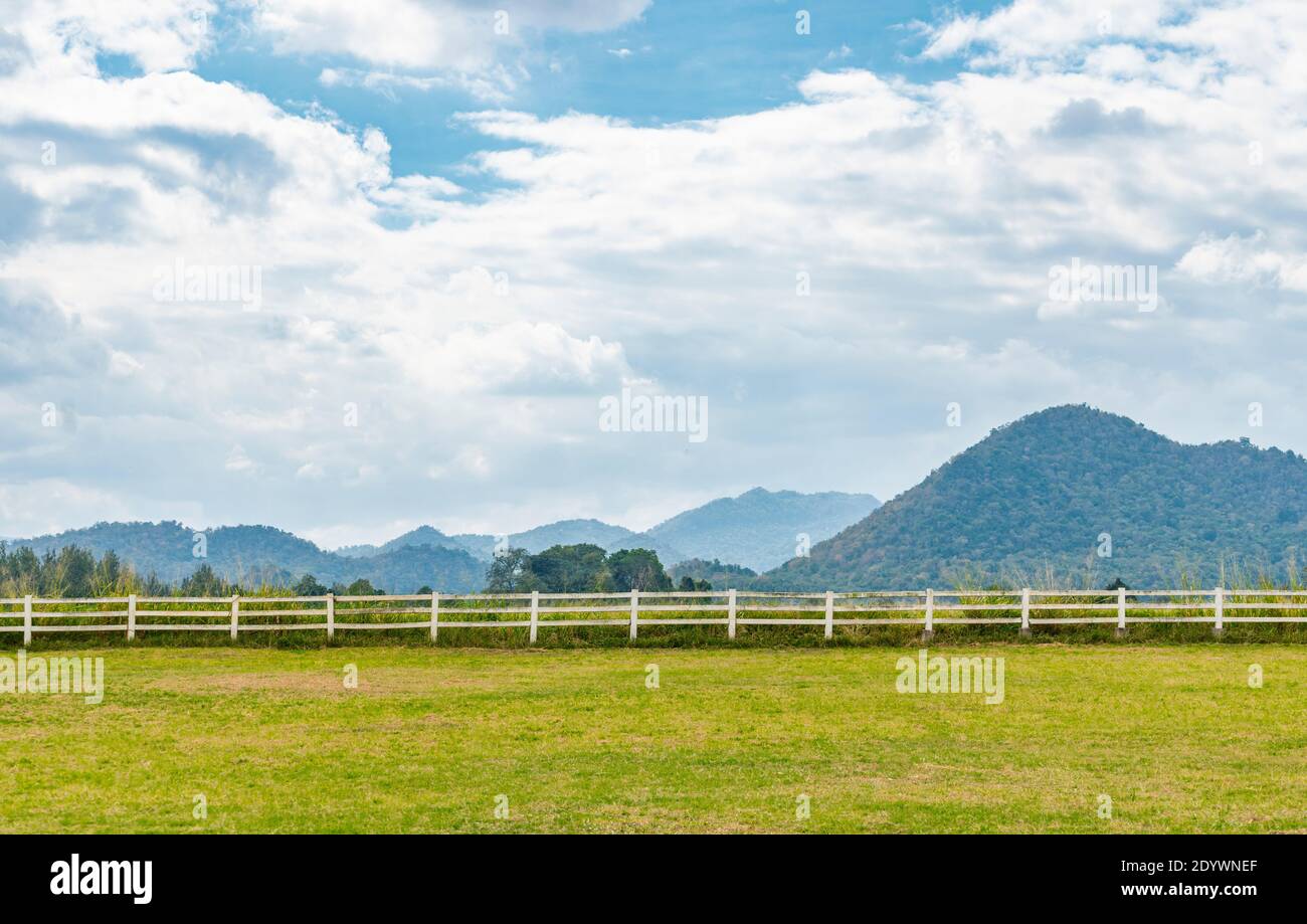 Empty farmland landscape hi-res stock photography and images - Alamy