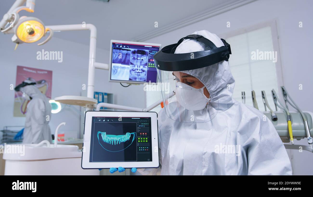 Patient pov listening explication teeth hi-res stock photography and images - Alamy