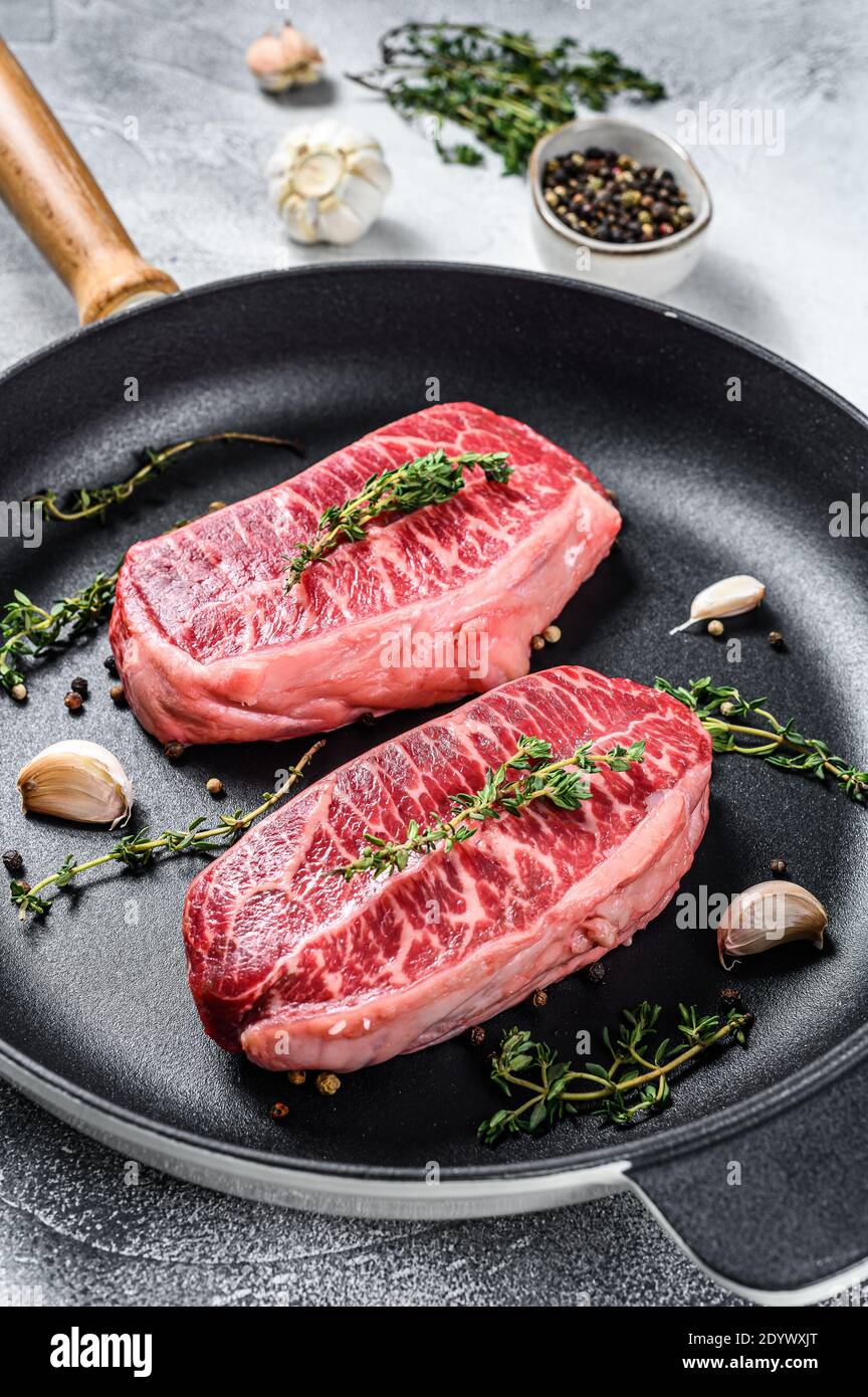 Top blade steak hi-res stock photography and images - Alamy