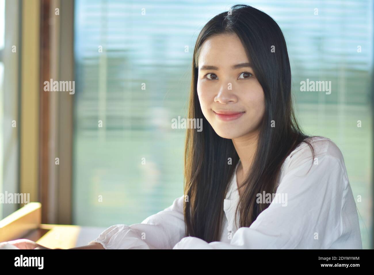 female clerk sleepy at the office desk in the afternoon Stock Photo - Alamy
