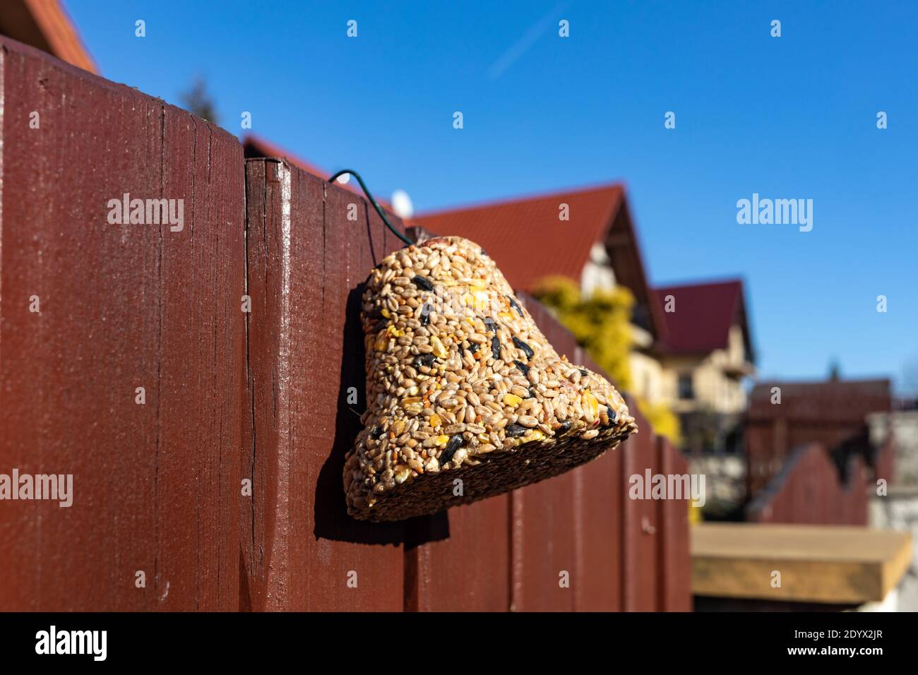 Bell from various grains, a delicacy for all the birds in the garden ...