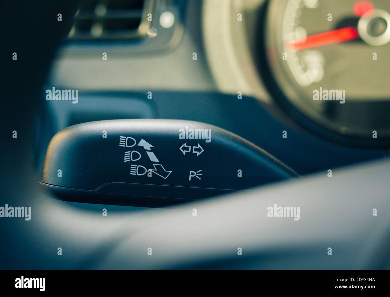 Dashboard turn indicator light hi-res stock photography and images - Alamy