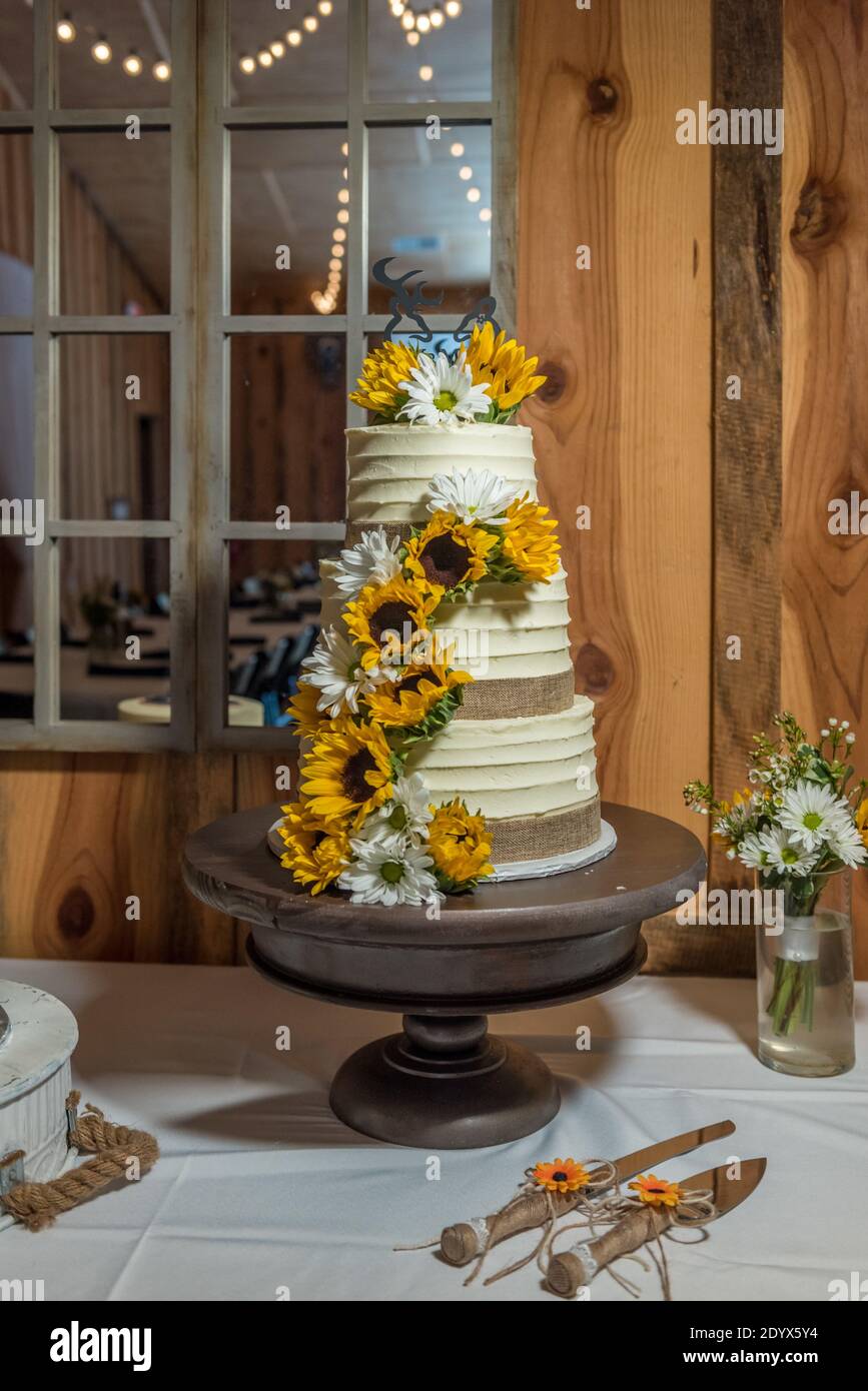 Rustic sunflower wedding cake 60 photos - Astyledwedding.com