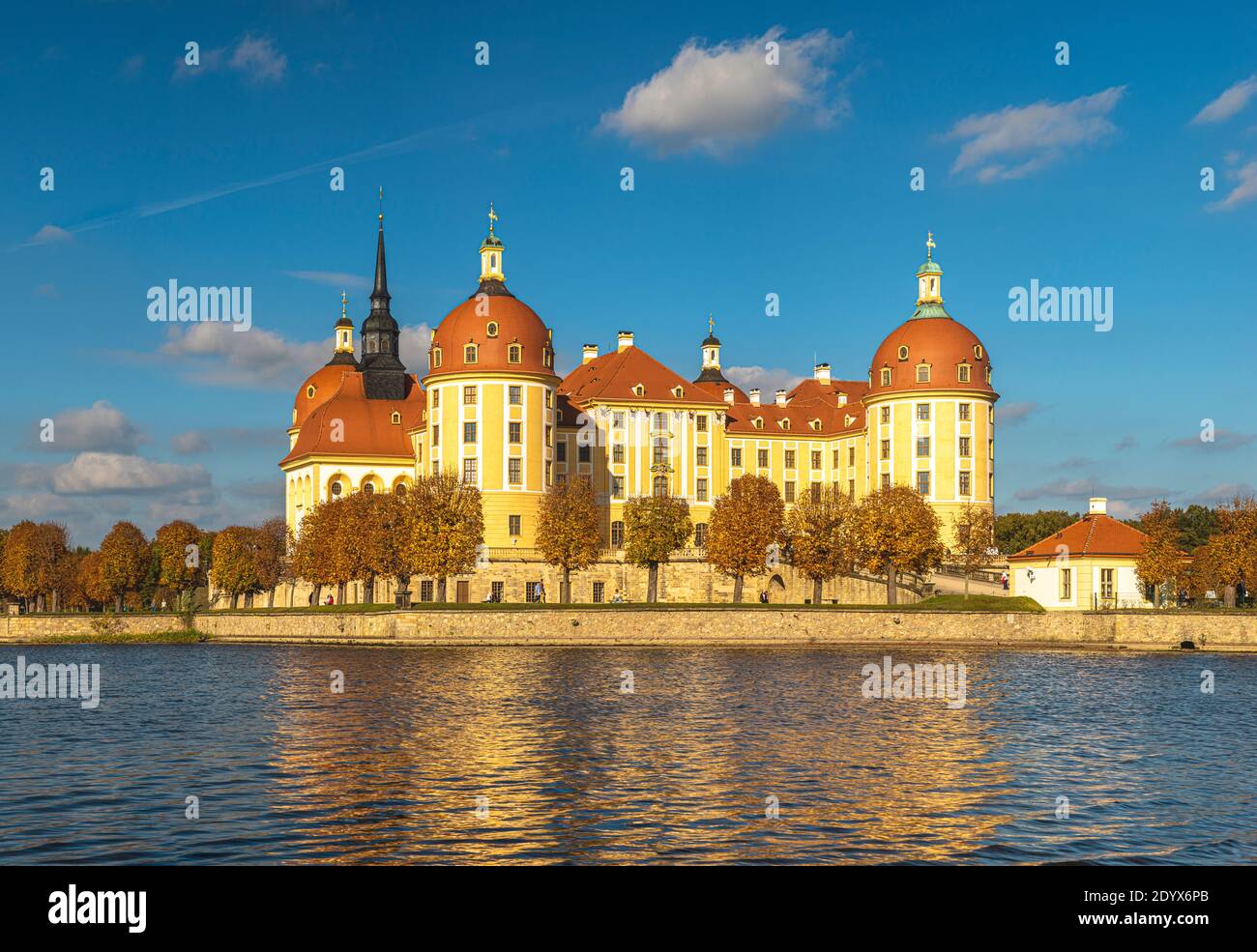 Gorgeous castle hi-res stock photography and images - Alamy