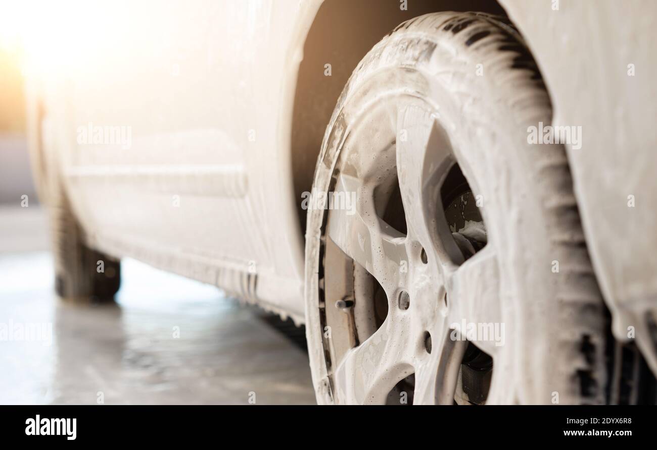 Carwashing hi-res stock photography and images - Alamy