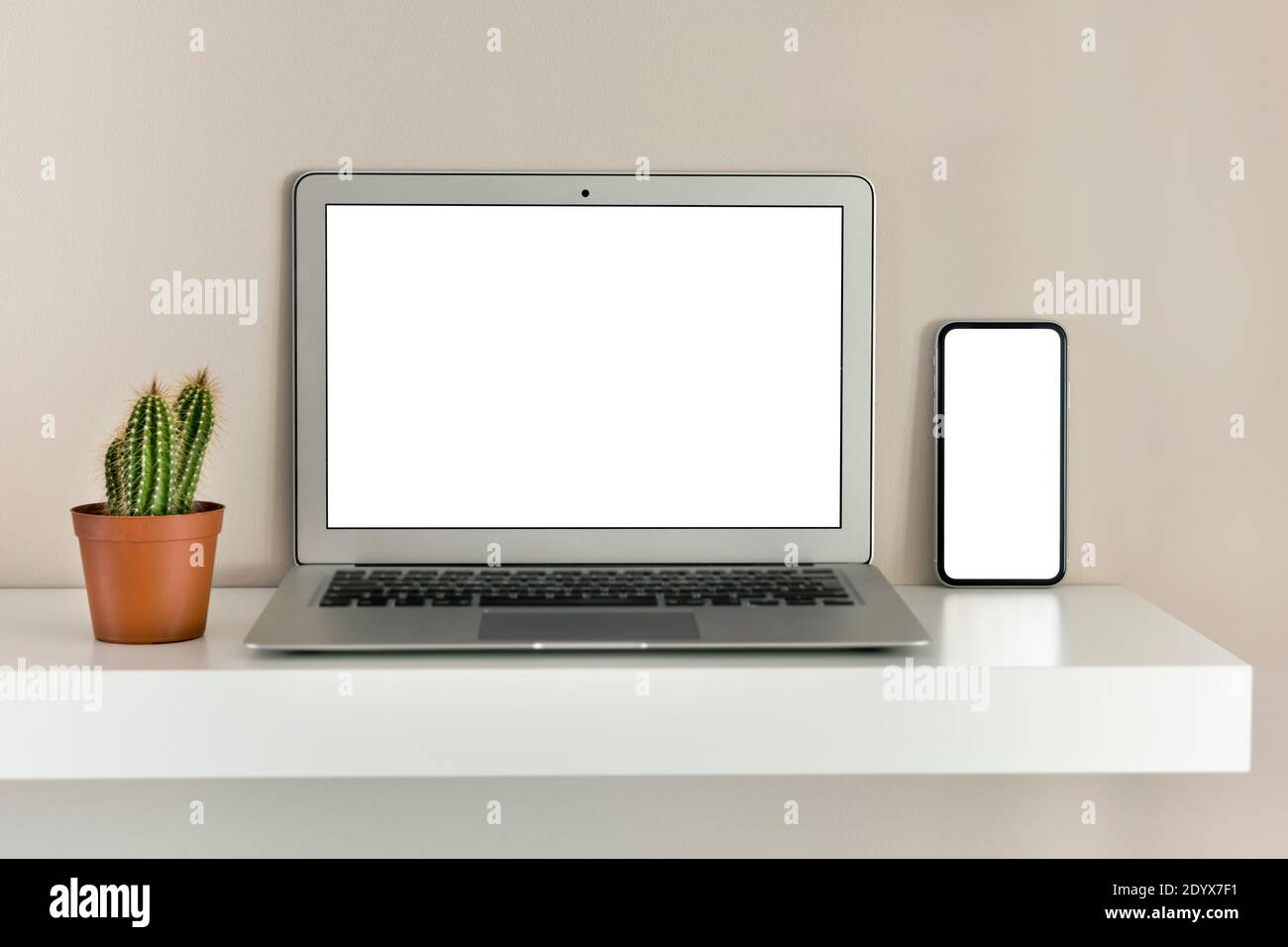 Front facing computer screen hi-res stock photography and images - Alamy